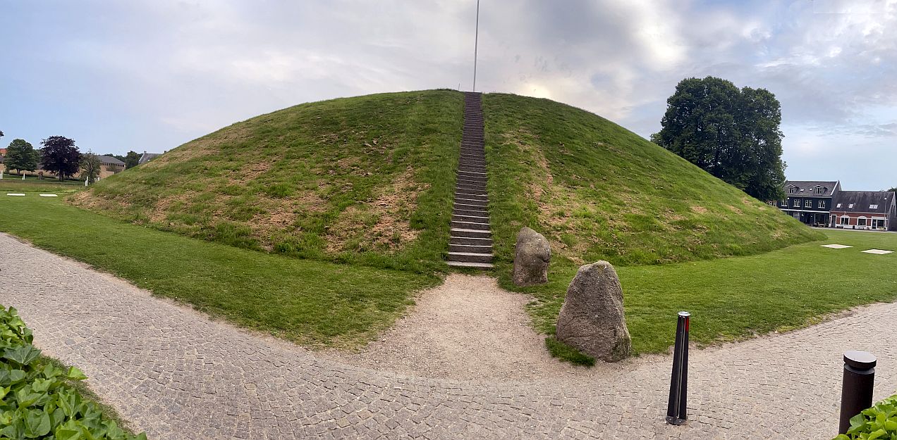 Jelling-links_Übersicht